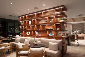 Alohilani Resort Waikiki Beach Review | Travel Buddies