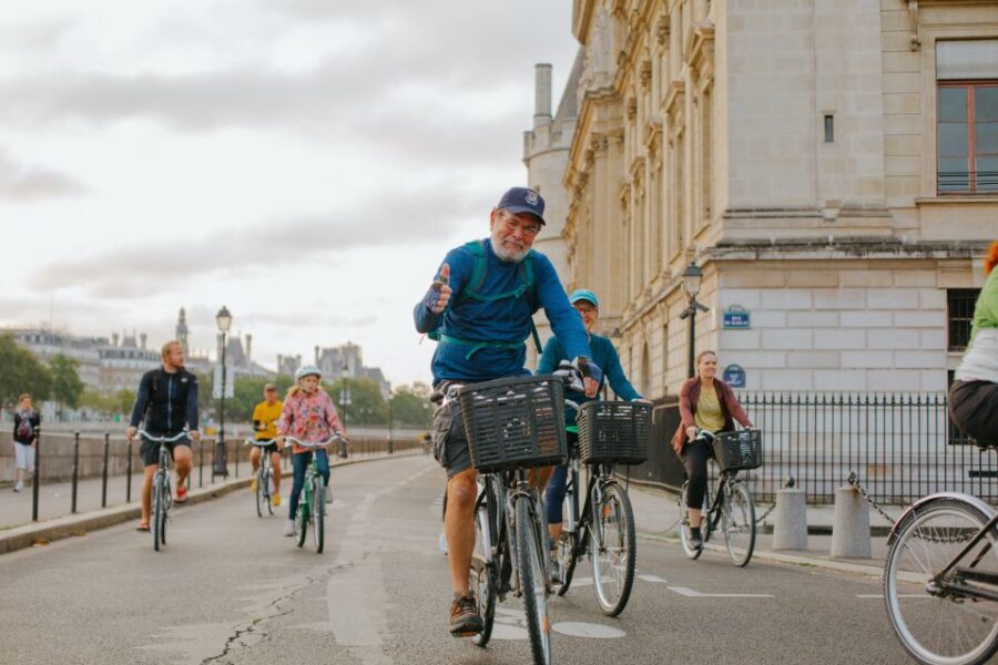 Paris: Guided Bike Tour Like a Local | Travel Buddies