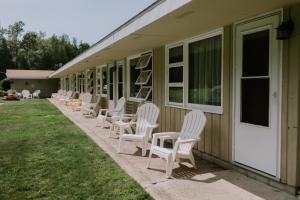 Hillside Inn Review | Travel Buddies