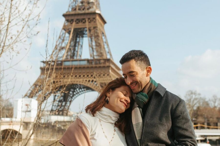 Paris: Photoshoot at the Eiffel Tower / Arc De Triomphe | Travel Buddies