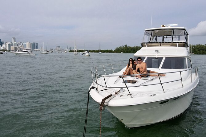 52 Yacht Rental in Miami Beach With Experienced Captain | Travel Buddies