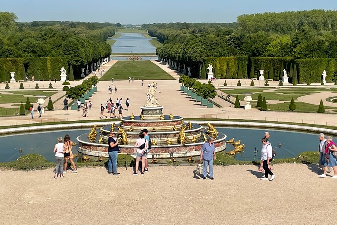 Excursion CHATEAU DE VERSAILLES and GIVERNY in Limousine From Paris ...