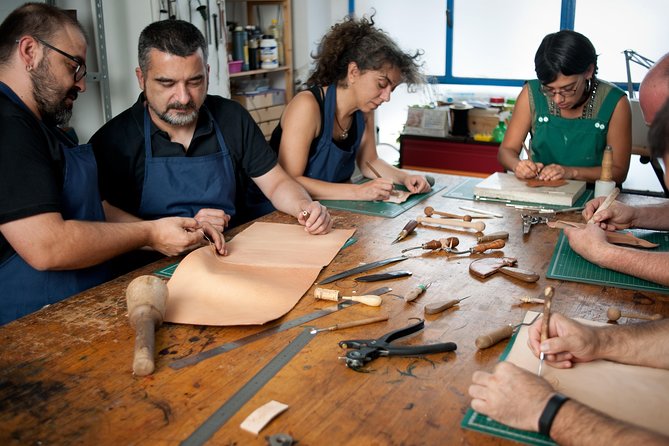 Leathercraft Workshop in the Rastro of Madrid. | Travel Buddies