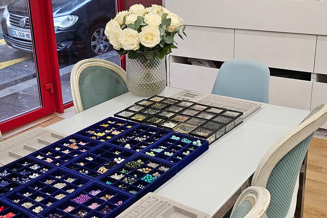 Manufacturing of Customizable Bracelets in Paris | Travel Buddies