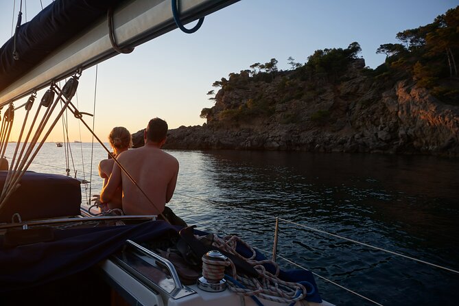 Private Sunset Sailing Tour Along the North Coast | Travel Buddies
