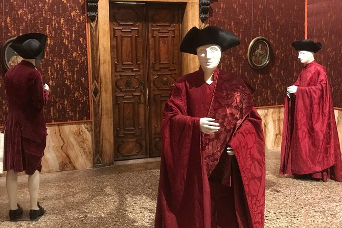 Private Tour: Fabrics and Perfumes | Travel Buddies