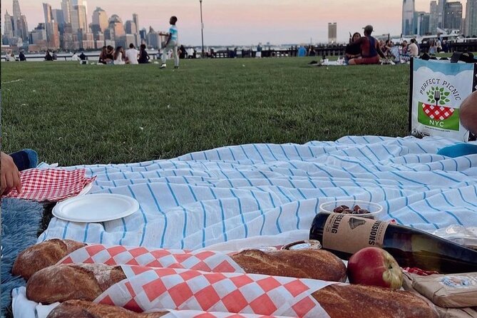 Deluxe Picnic for 2 (Grab and Go) | Travel Buddies