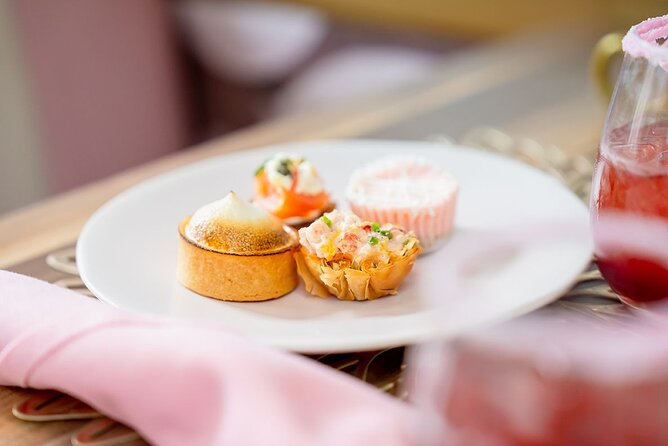 Mobile Tea Room Experience in New York | Travel Buddies