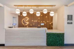 Comfort Inn & Suites Irvine Spectrum Review | Travel Buddies