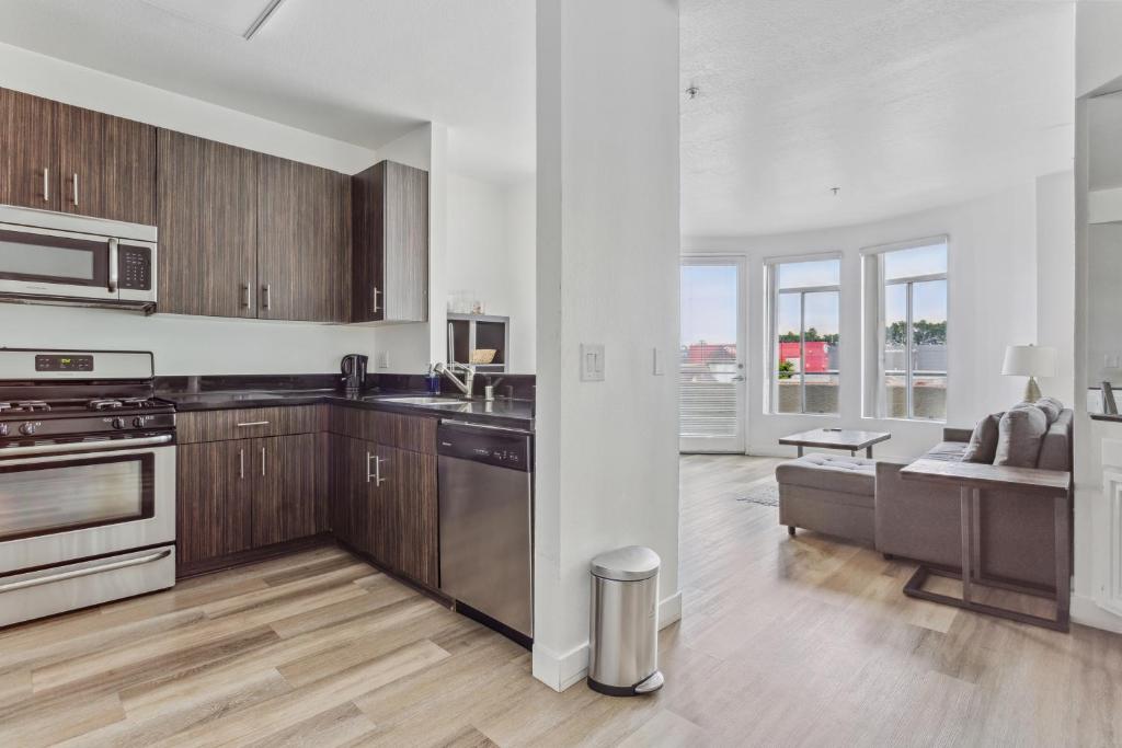 One Bedroom Remodeled Unit Central Review | Travel Buddies