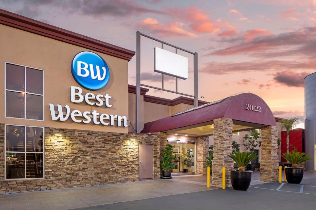 Best Western Canoga Park Motor Inn Review | Travel Buddies