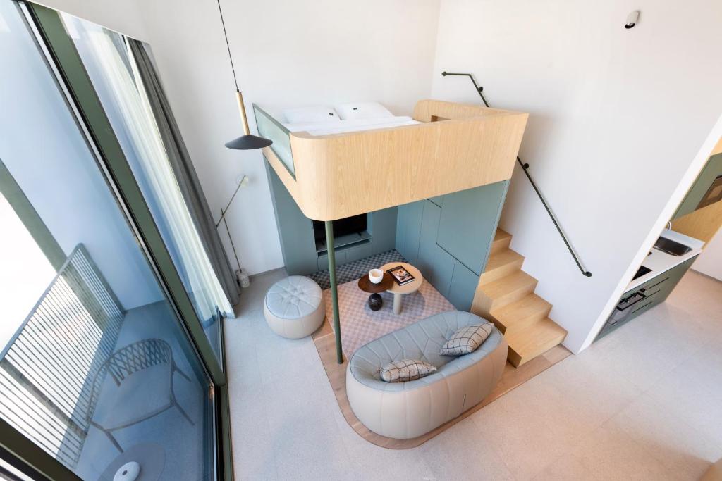 The Muse Review | Travel Buddies