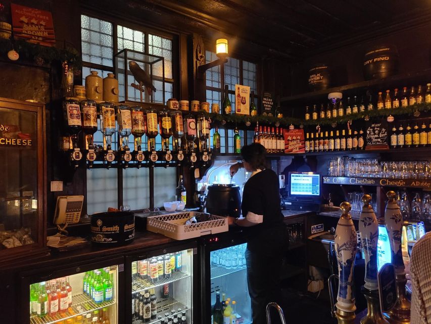 City of London Historic Pub Walking Tour | Travel Buddies