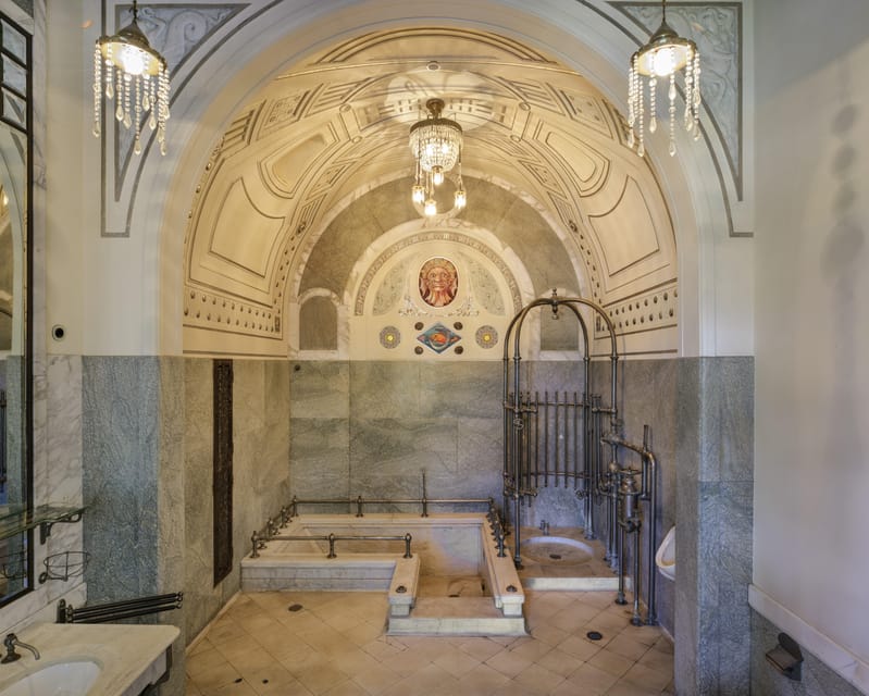 Stein: Guided tour of Count von Faber-Castell’s castle | Travel Buddies